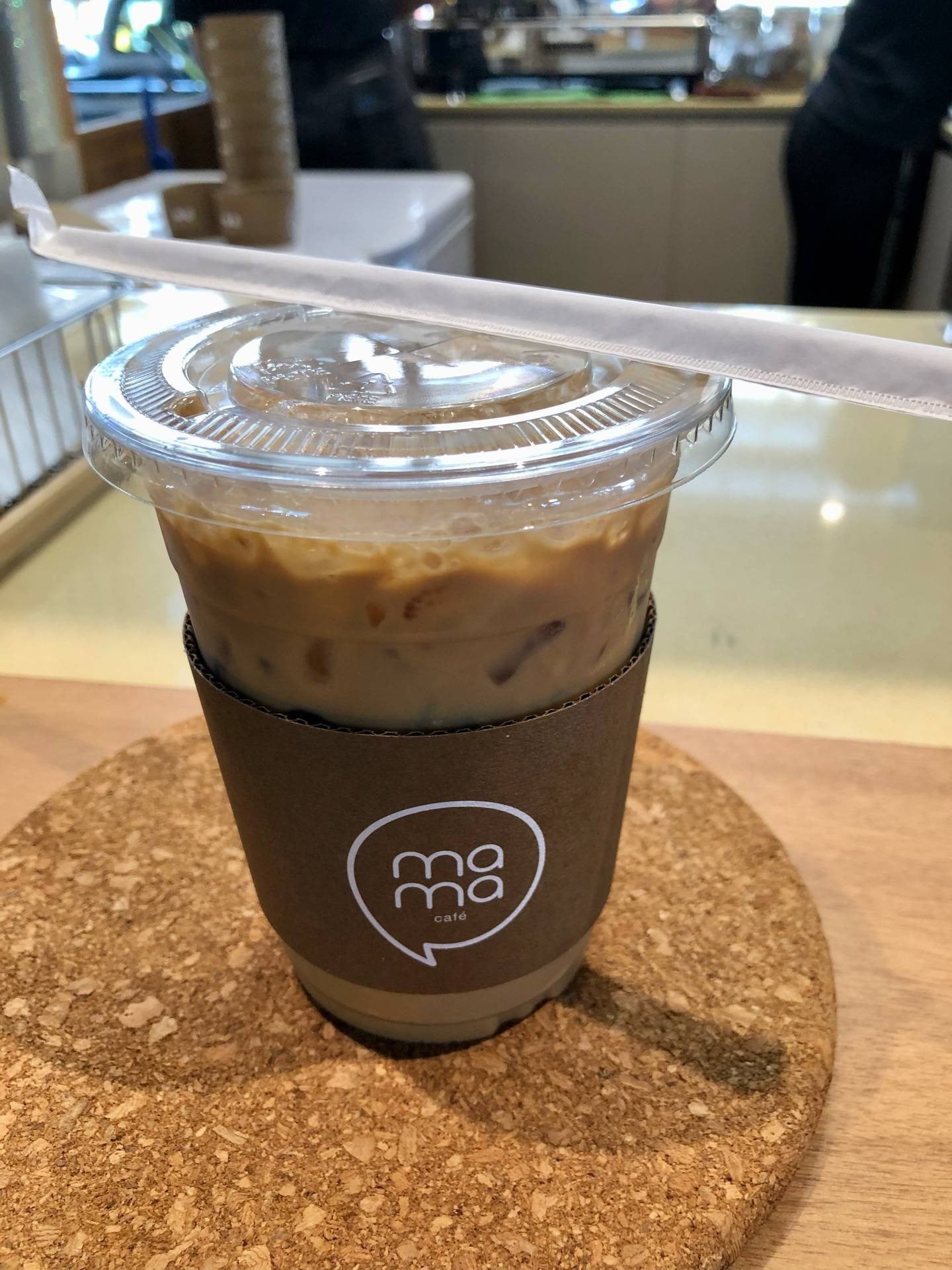 ลาเต้เย็น ร้าน mama cafe ตลาดสดธนบุรี ตลาดสดธนบุรี