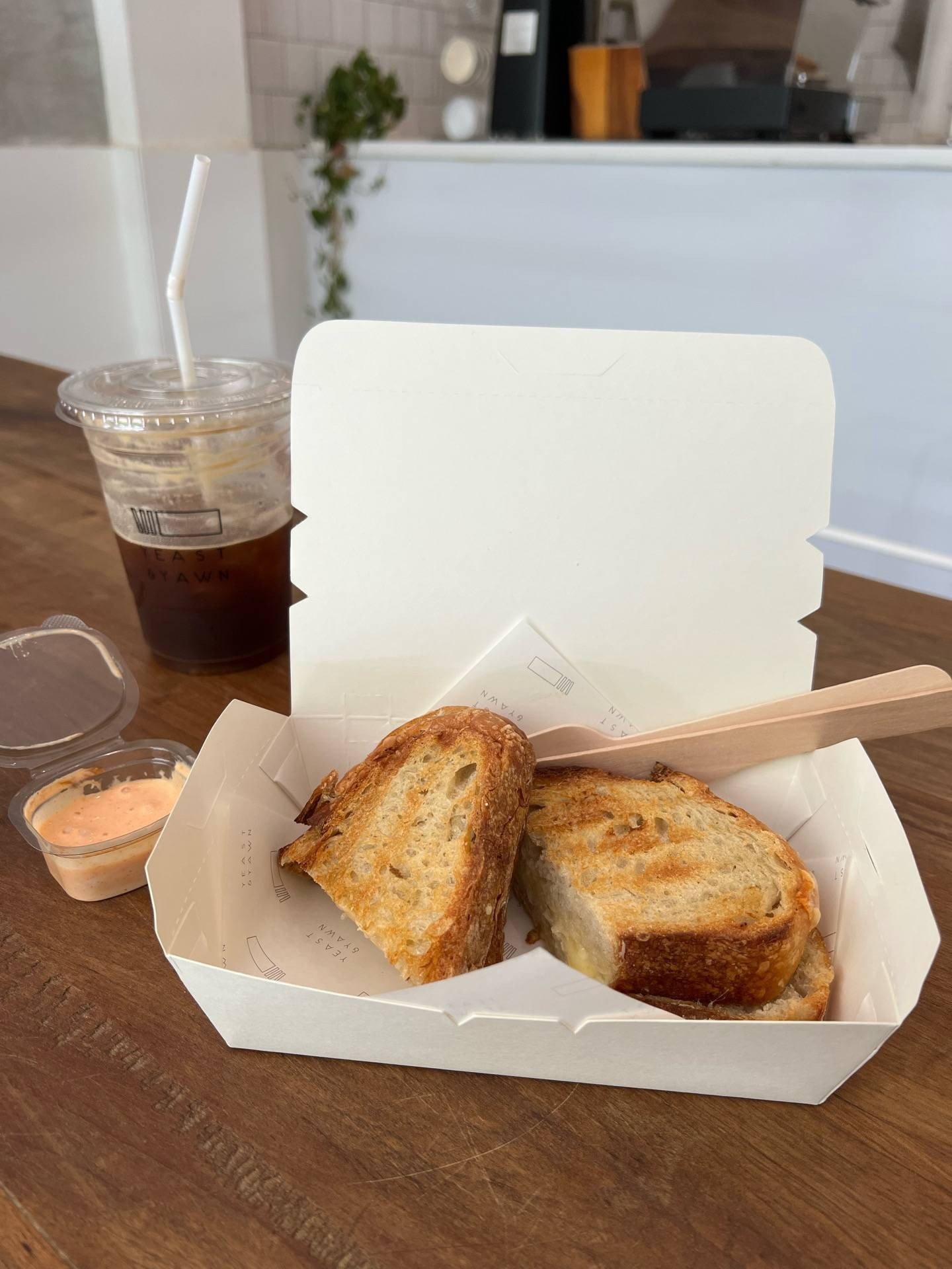 ขนมปังซาวโดว์ ร้าน Yeast & Yawn - Wongnai