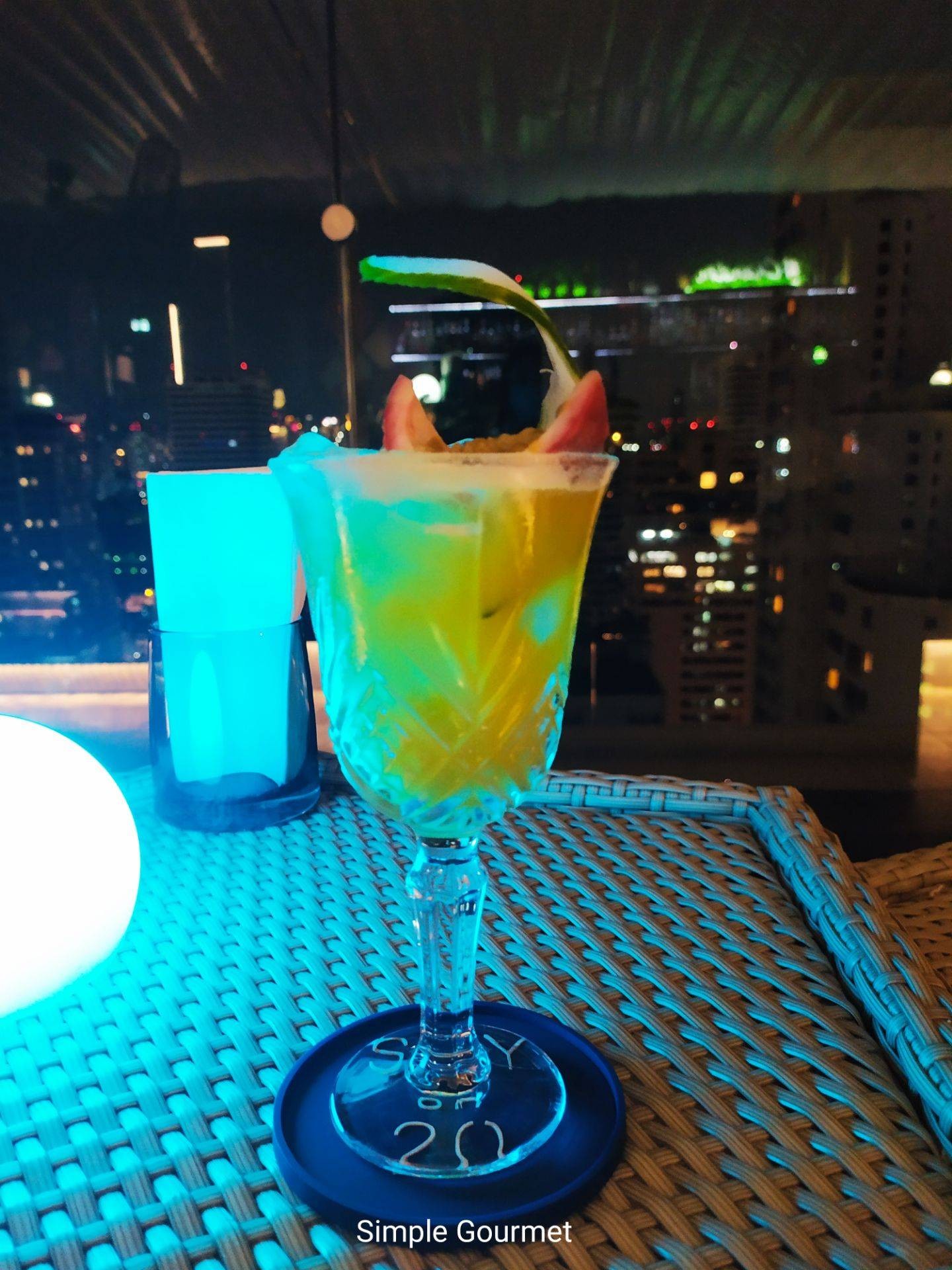 รูป SKY On 20 (Rooftop Bar) Novotel Bangkok Sukhumvit 20