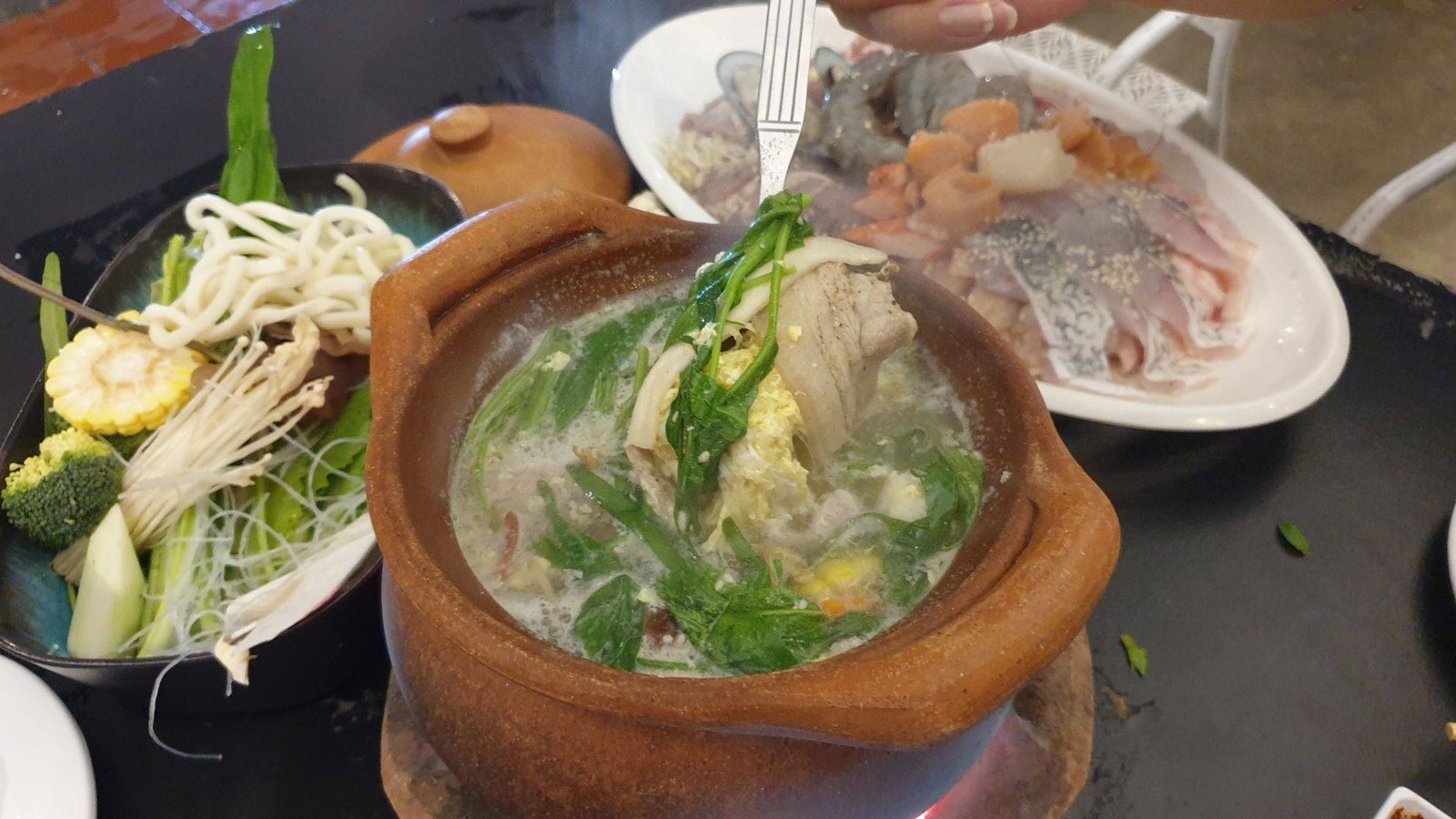 ชุดจิ้มจุ่มสุดอลังการ ร้าน Isan Jim Joom