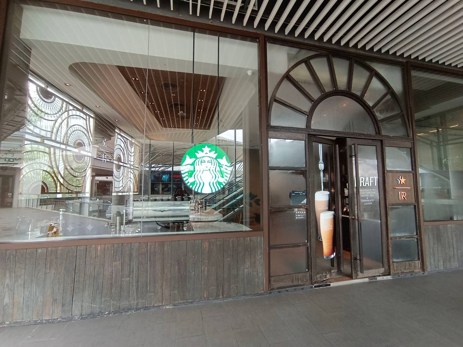 รูป Starbucks Mega Bangna (ทางเข้าหลัก)