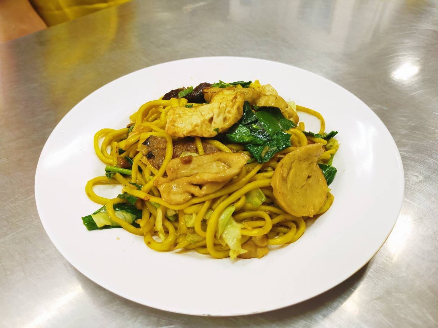 รูป ราดหน้า เฮงยอดผัก อร่อย กินไม่รู้อิ่ม นวนคร