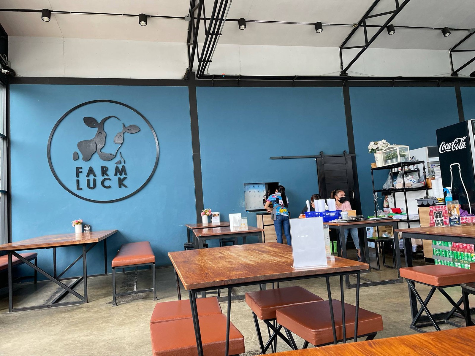 บรรยากาศร้าน. ร้าน FARM LUCK ตรงข้าม พุทธบูชา 43