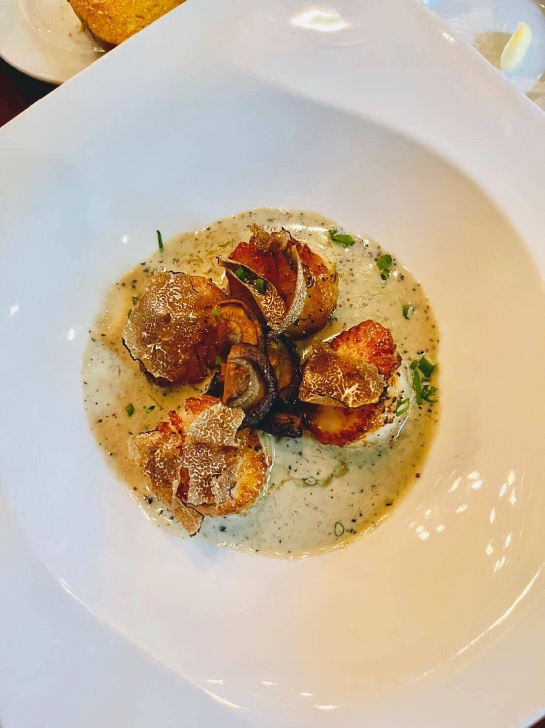 รูป Neil's Tavern Restaurant ร่วมฤดี (Ruamrudee)