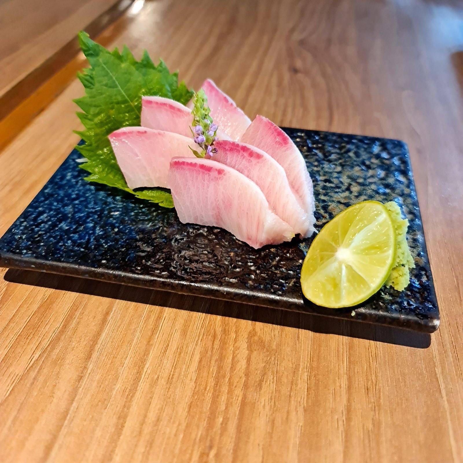 buri sashimi (seasonal) ร้าน Touka Izakaya สีลม - Wongnai