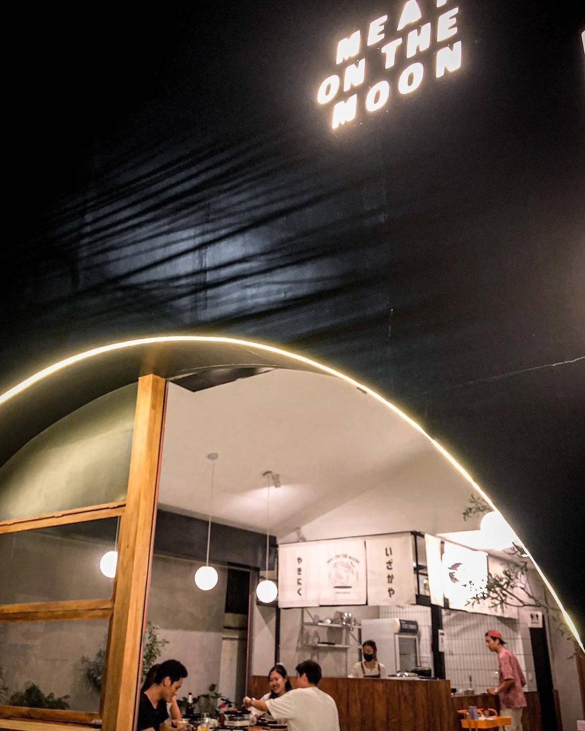 รูป Meat On The Moon