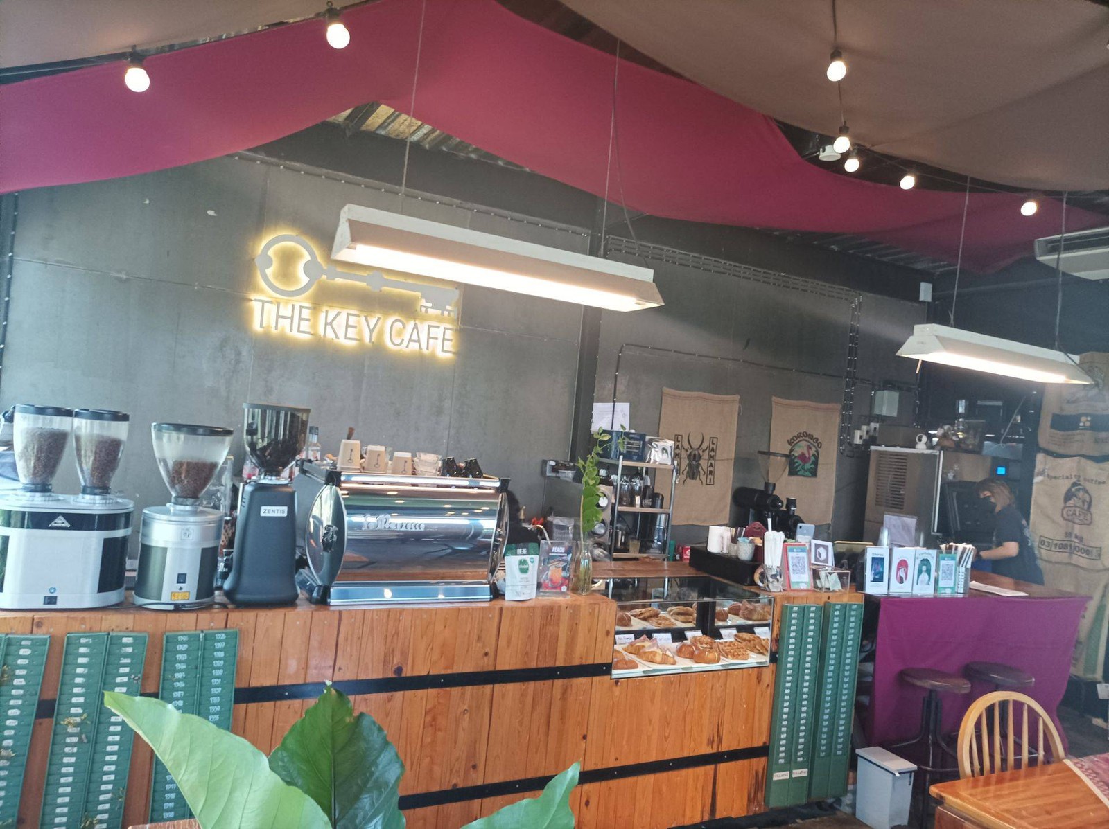 รูป THE KEY CAFE AND BISTRO