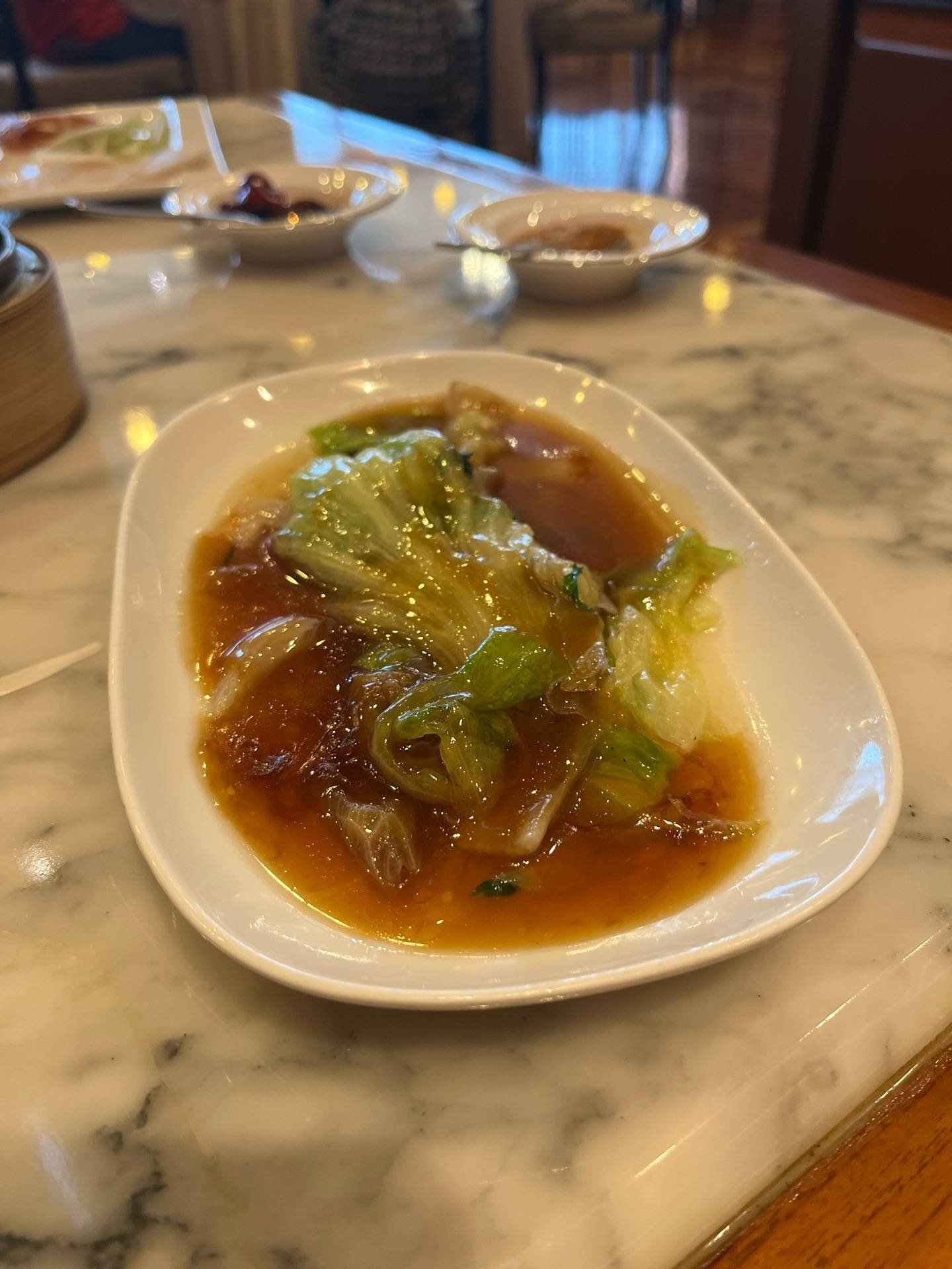 ผัดกาดขาวผัดน้ำมันหอย ร้าน Loong Foong สวิสโฮเต็ล กรุงเทพฯ รัชดา