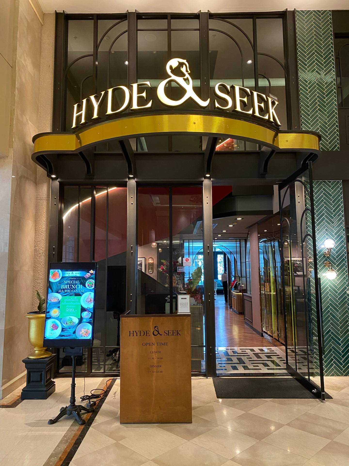 รูป Hyde & Seek Athenee
