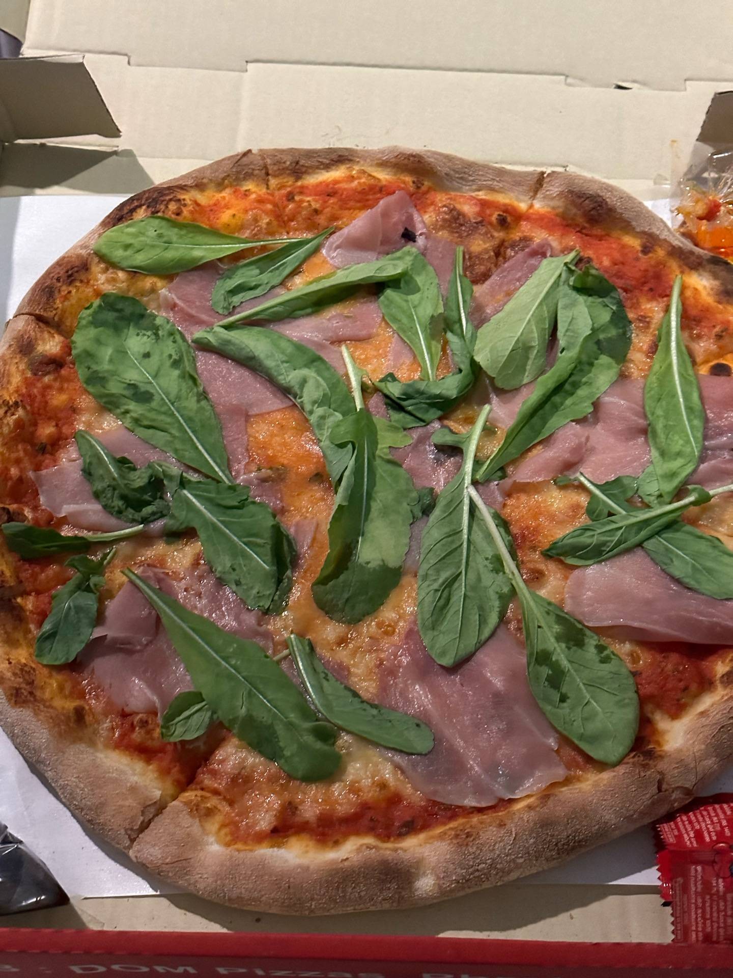 Parma Ham 320 Baht • Tomato sauce ,Parmar Ham,Rocker,Salad,Mozzarella ...
