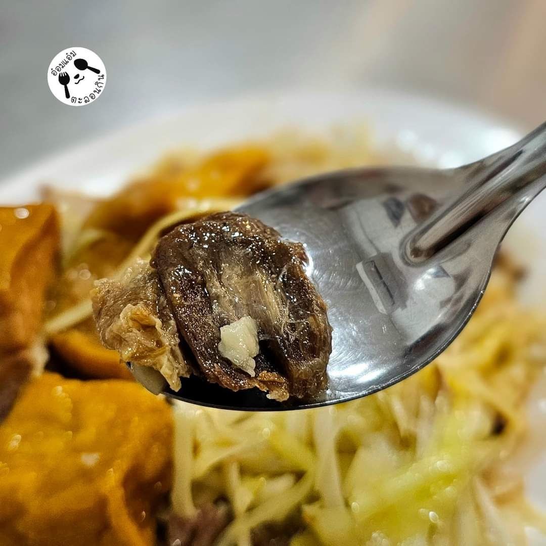 ผัดเต้าหู้ถั่วงอกกุยช่ายขาวหมูกรอบ ร้าน ตึ๊งข้าวต้มหัวปลา บางบอน