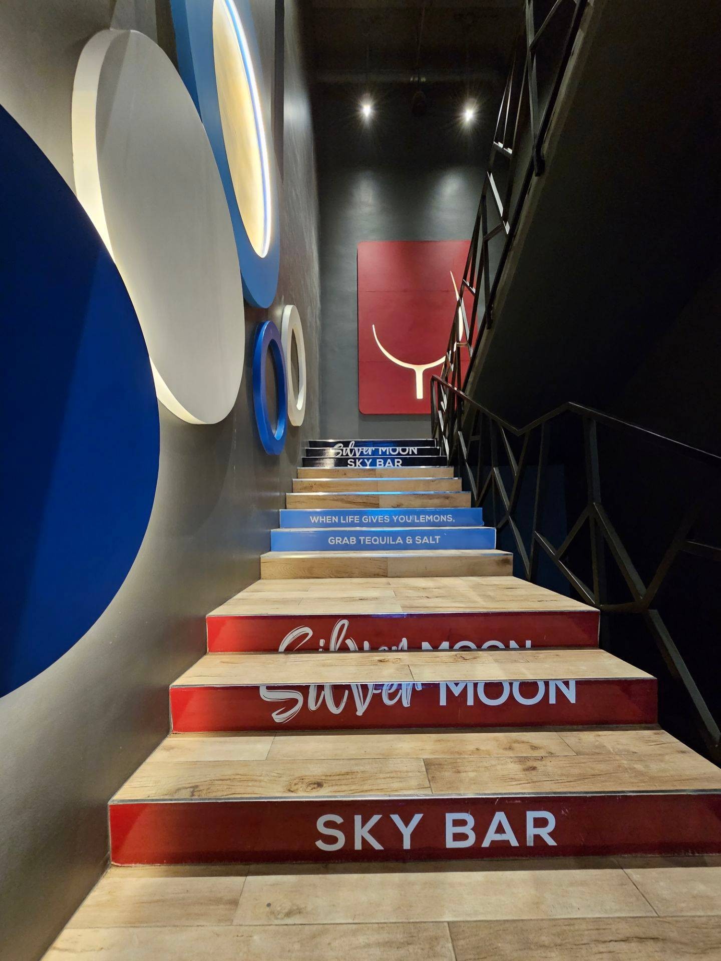 รูป Silver Moon Rooftop Bar Novotel Sriracha & Koh Si Chang Marina Bay