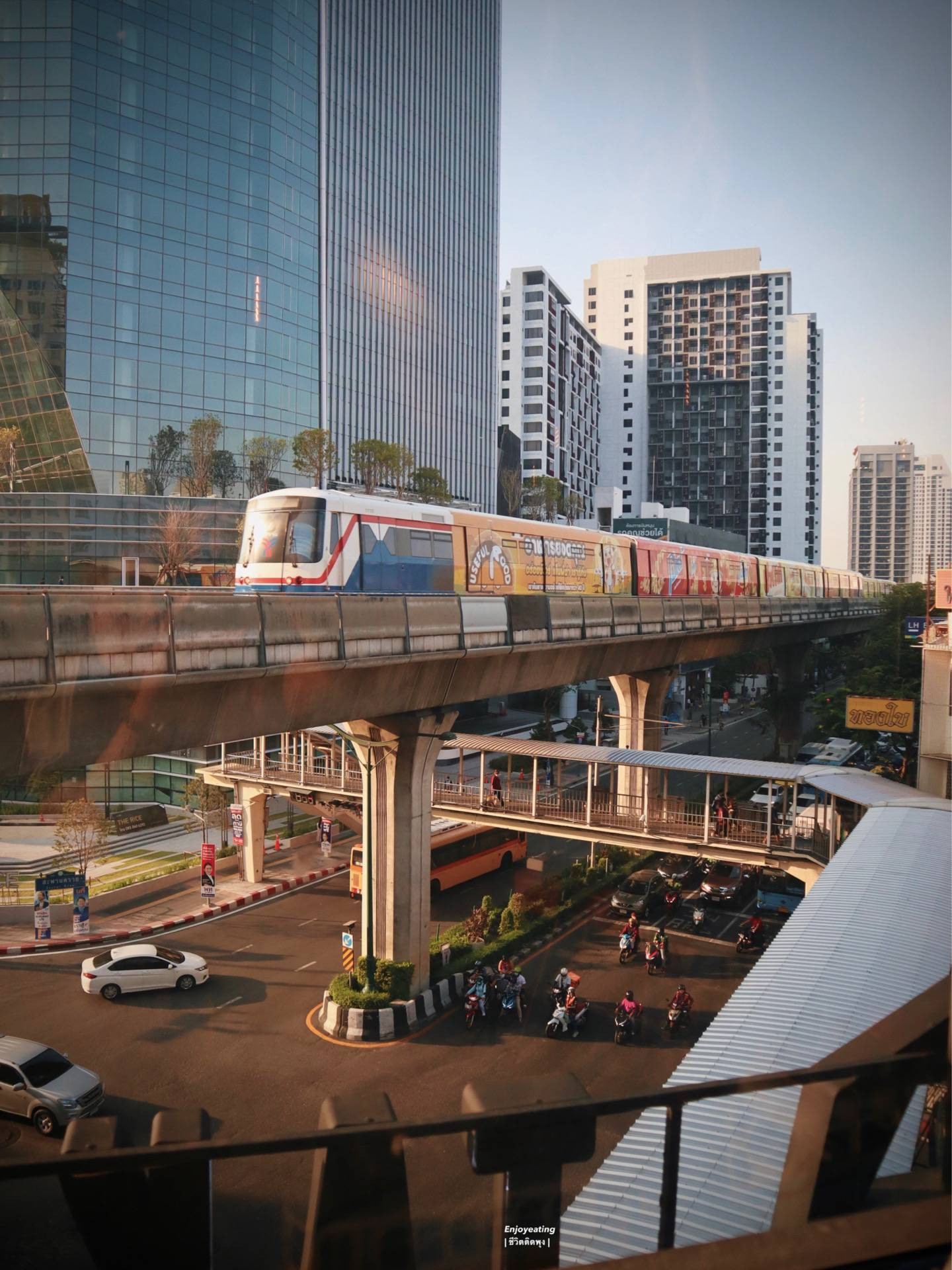 รูป Take A Train Rooftop Bar & Restaurant