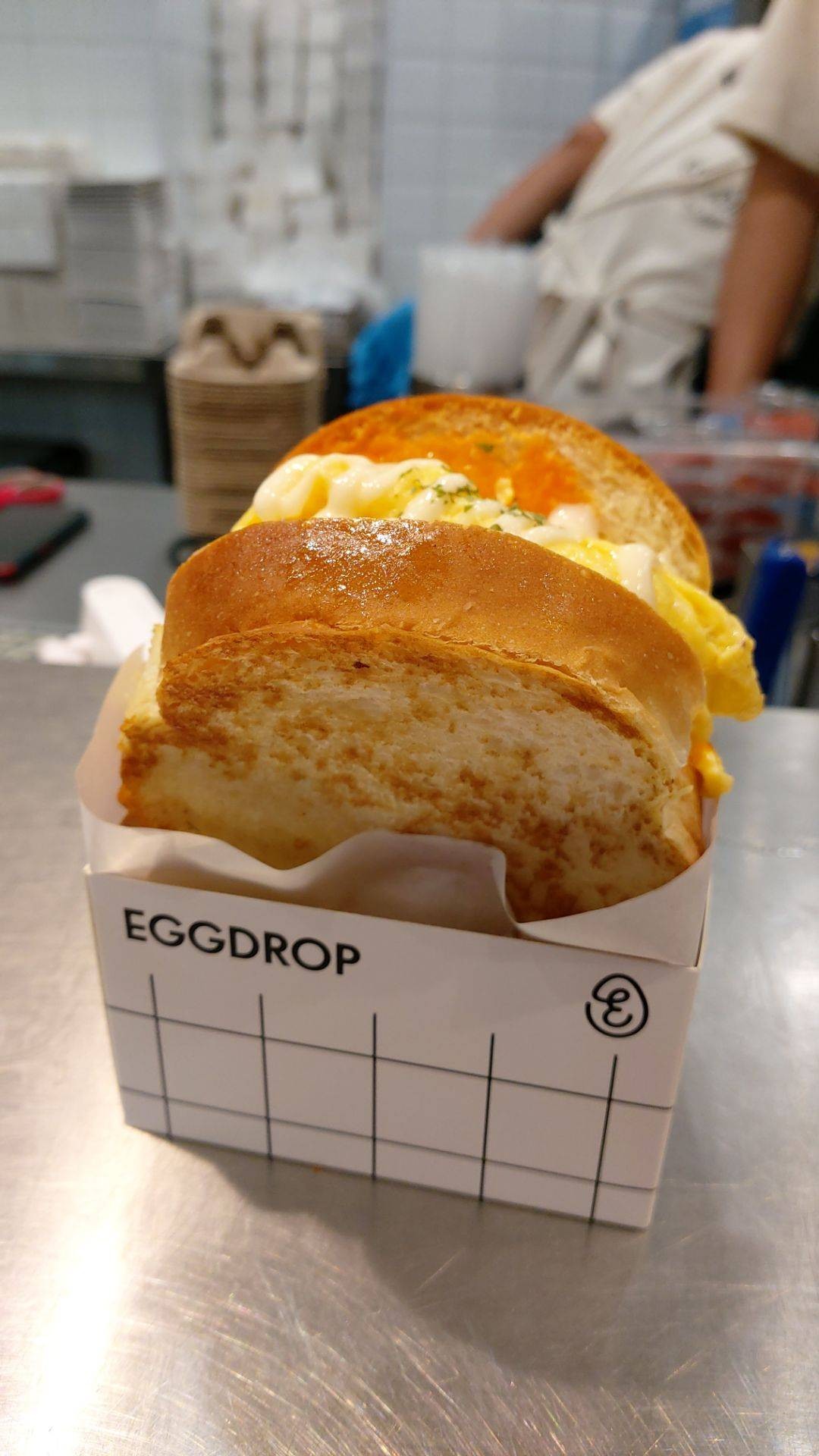 รูป Egg drop Centerpoint Siam Square