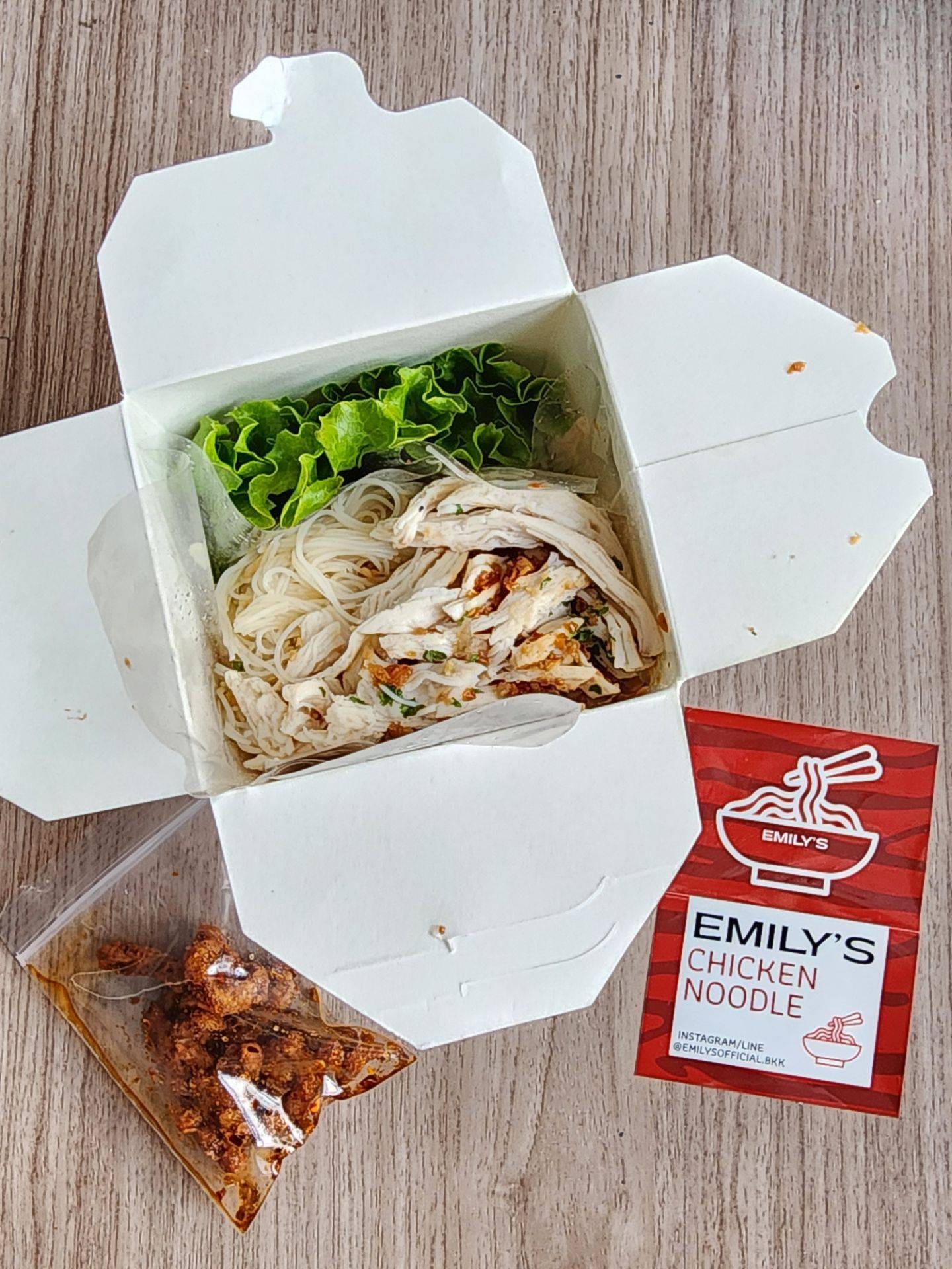 รูป Emily’s เส้นหมี่ไก่ฉีก อโศก