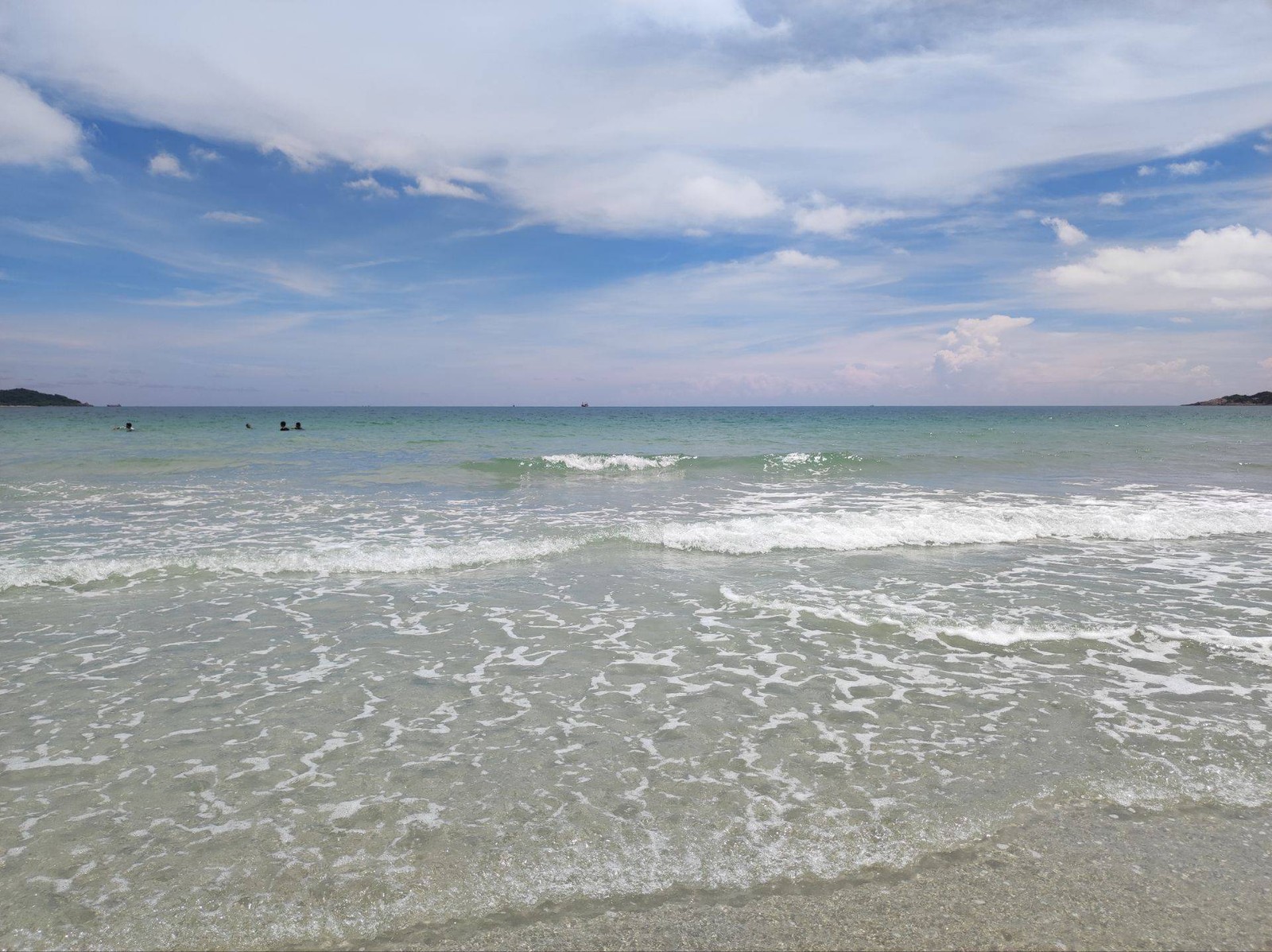 รูป หาดน้ำใส