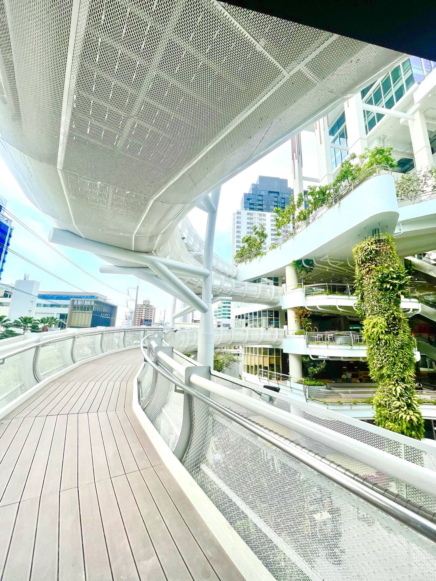 รูป Marche Thonglor