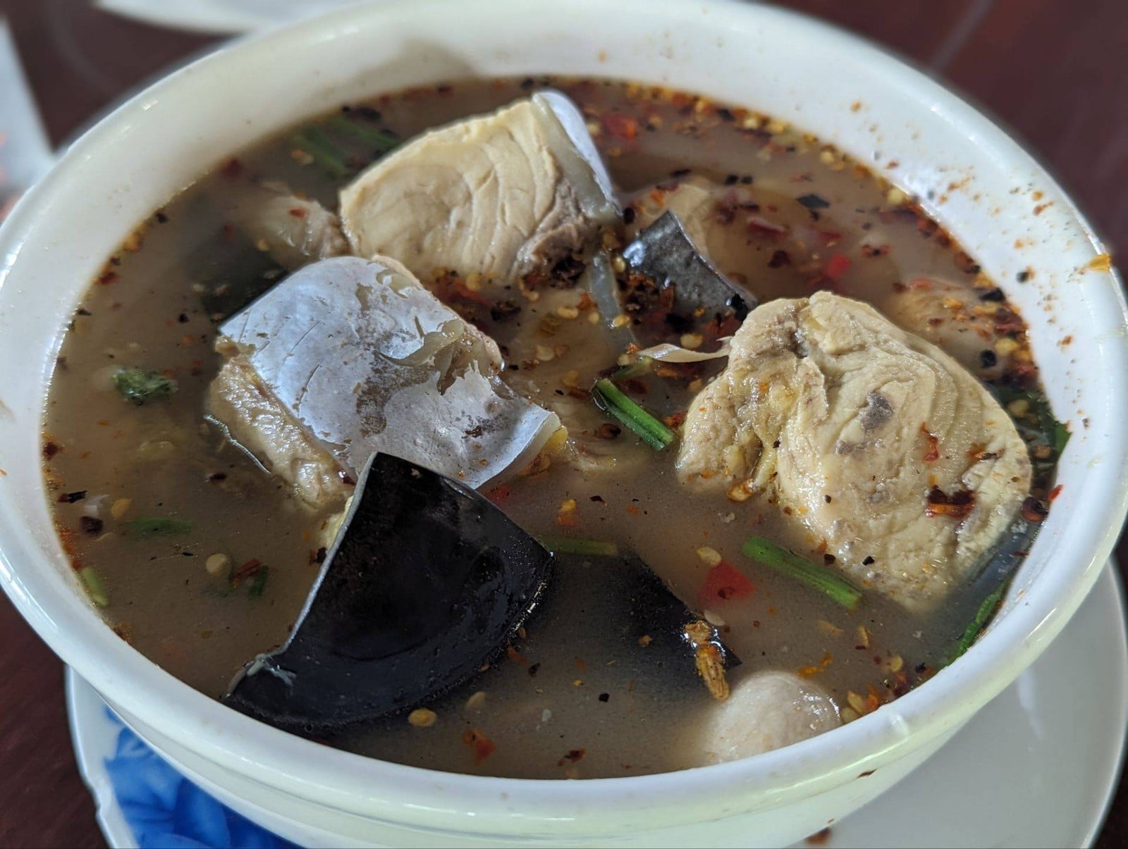 ต้มยำปลาบึก ร้าน ร้านอาหารปลาเเม่นํ้า(เอกชัย131)