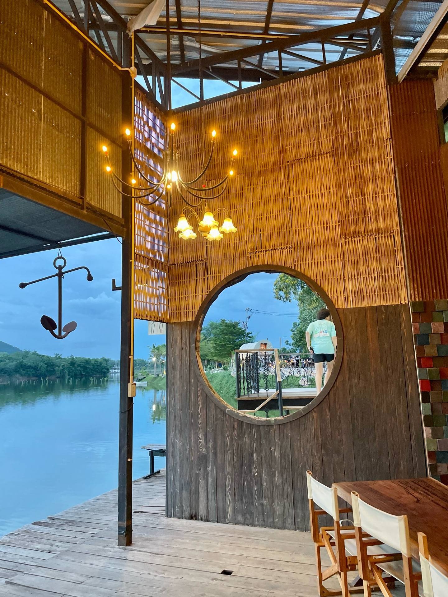 🌅 บรรยากาศร้าน. ร้าน Inlaya Bar and Grill