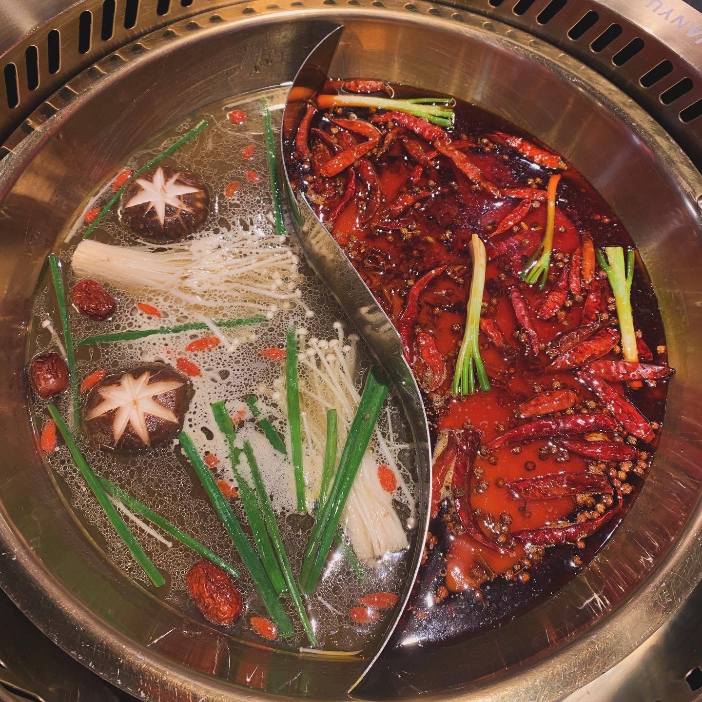 ซุปหม่าล่า ร้าน Chuan Yu Chinese Hotpot 川渝老火锅