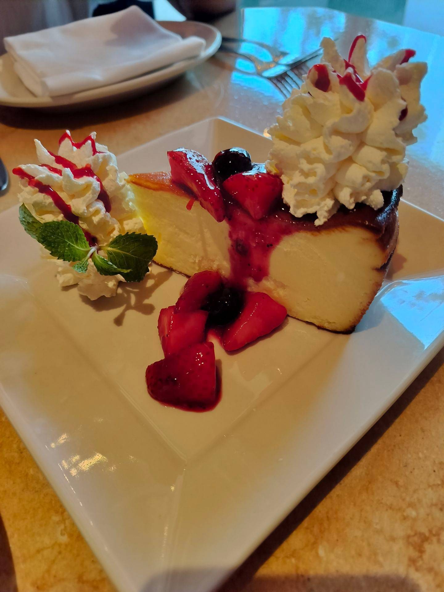 Classic basque cheesecake • 365++ ร้าน The Cheesecake Factory เซ็นทรัล ...