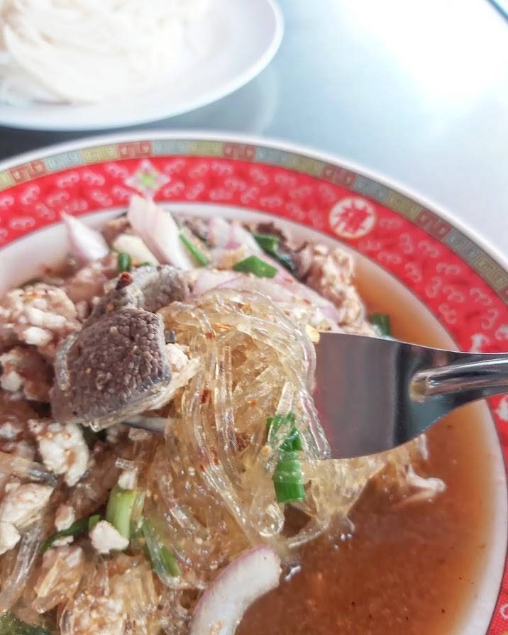 รูป ส้มตำเจ๊แดงสามย่าน ต้นตำหรับ