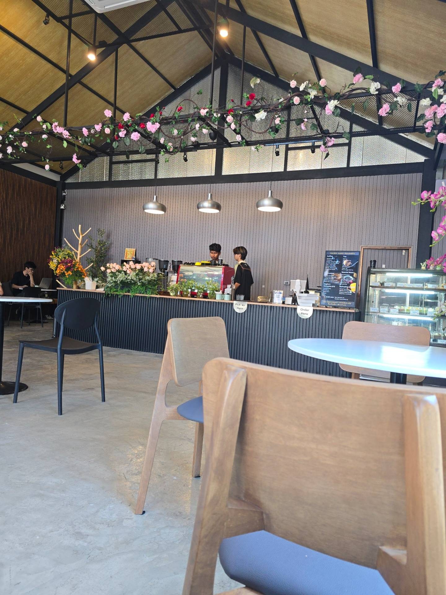 รูป ARA Coffee ลาซาล 52