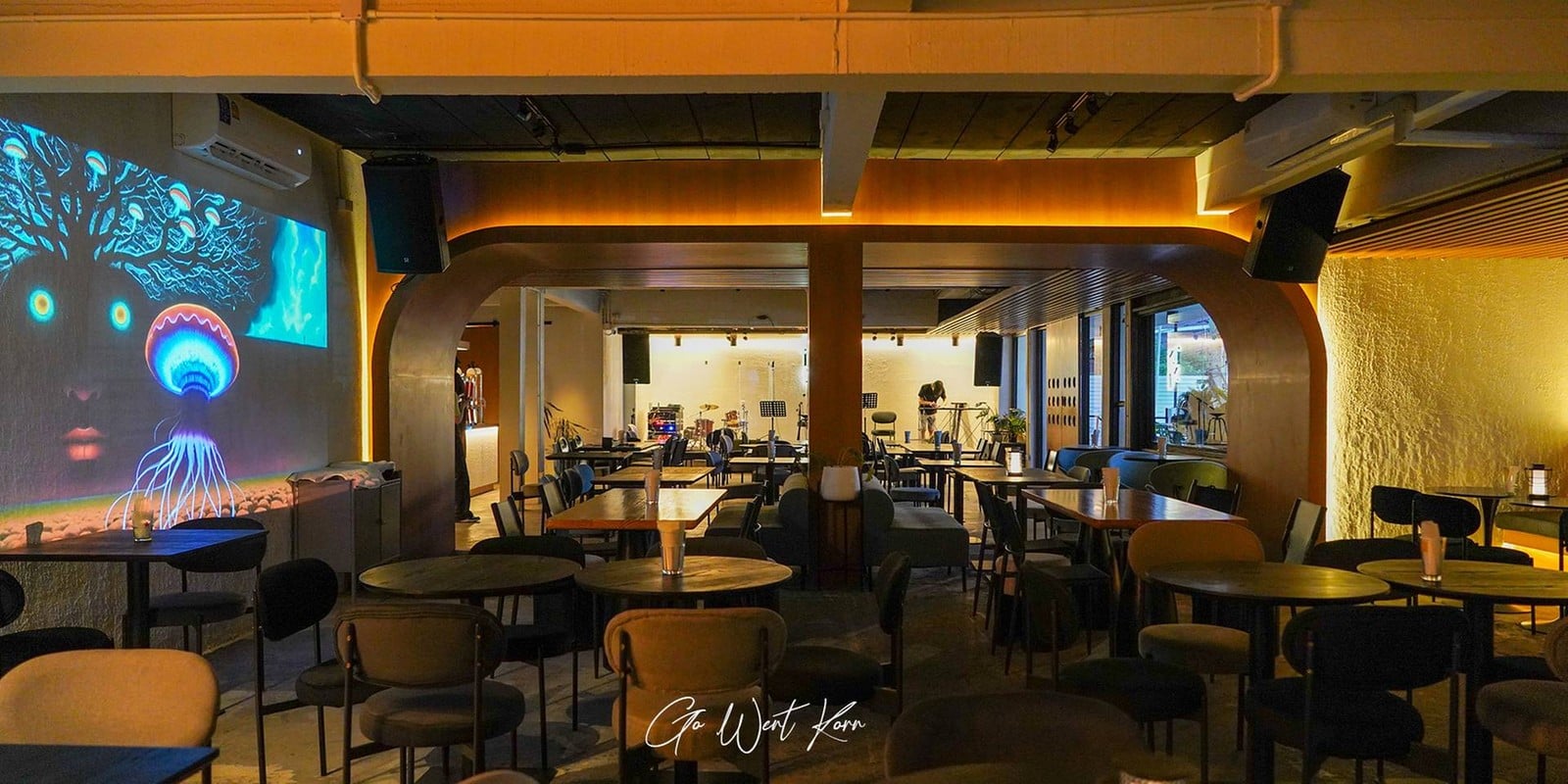 รูป iykyk cafe & bar