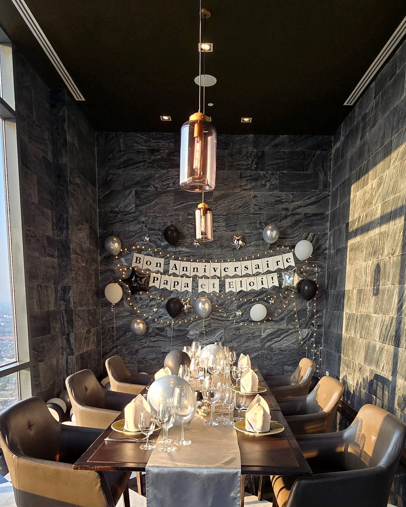 รูป Elementi Rooftop Restaurant & Bar โรงแรม ฮอลิเดย์ อินน์ แอนด์ สวีท ...