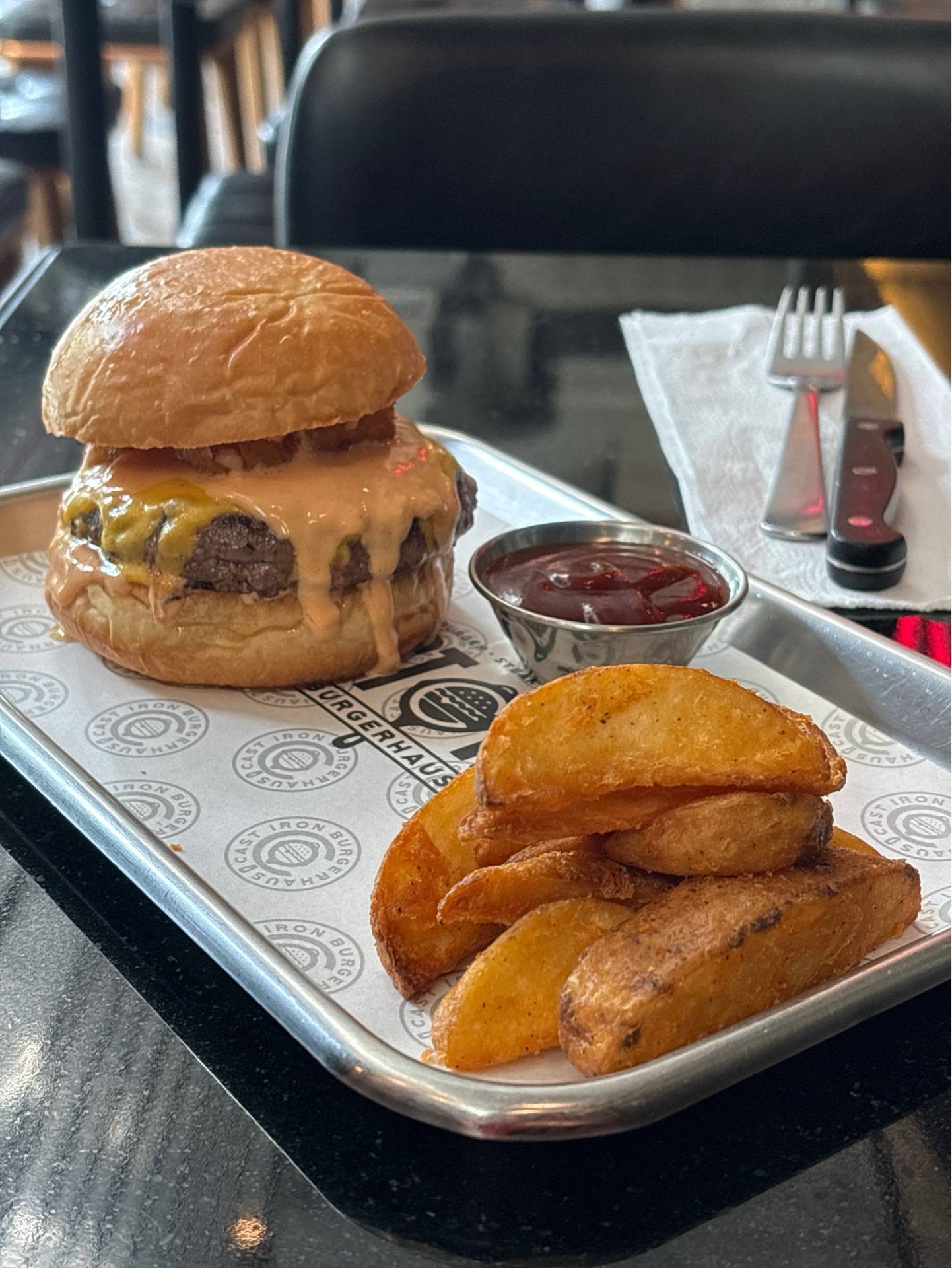 รูป Cast Iron Burgerhaus
