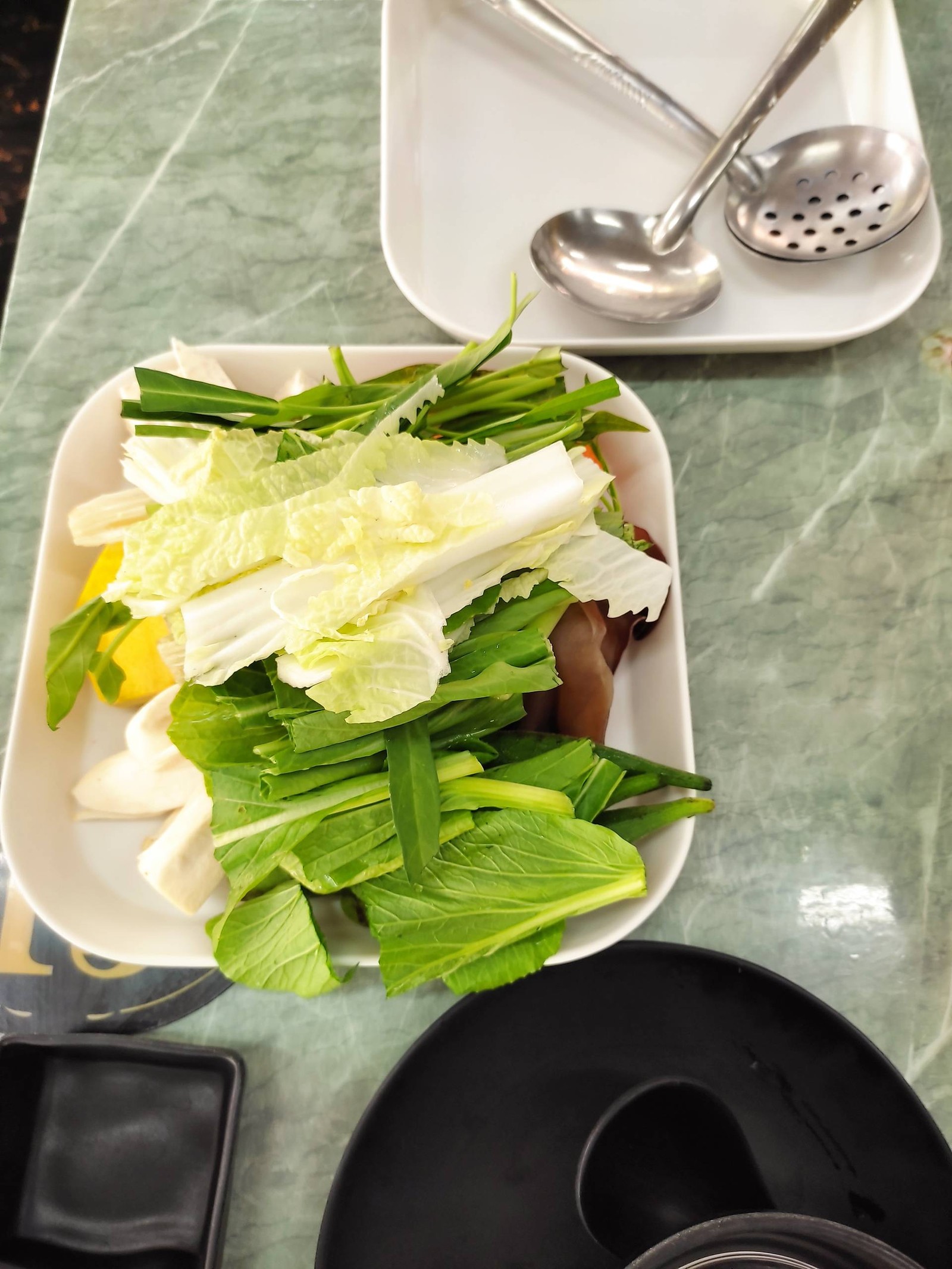 ผักสด ร้าน Dome Suki จิน โถง กัว สุกี้หม้อไฟโบราณ