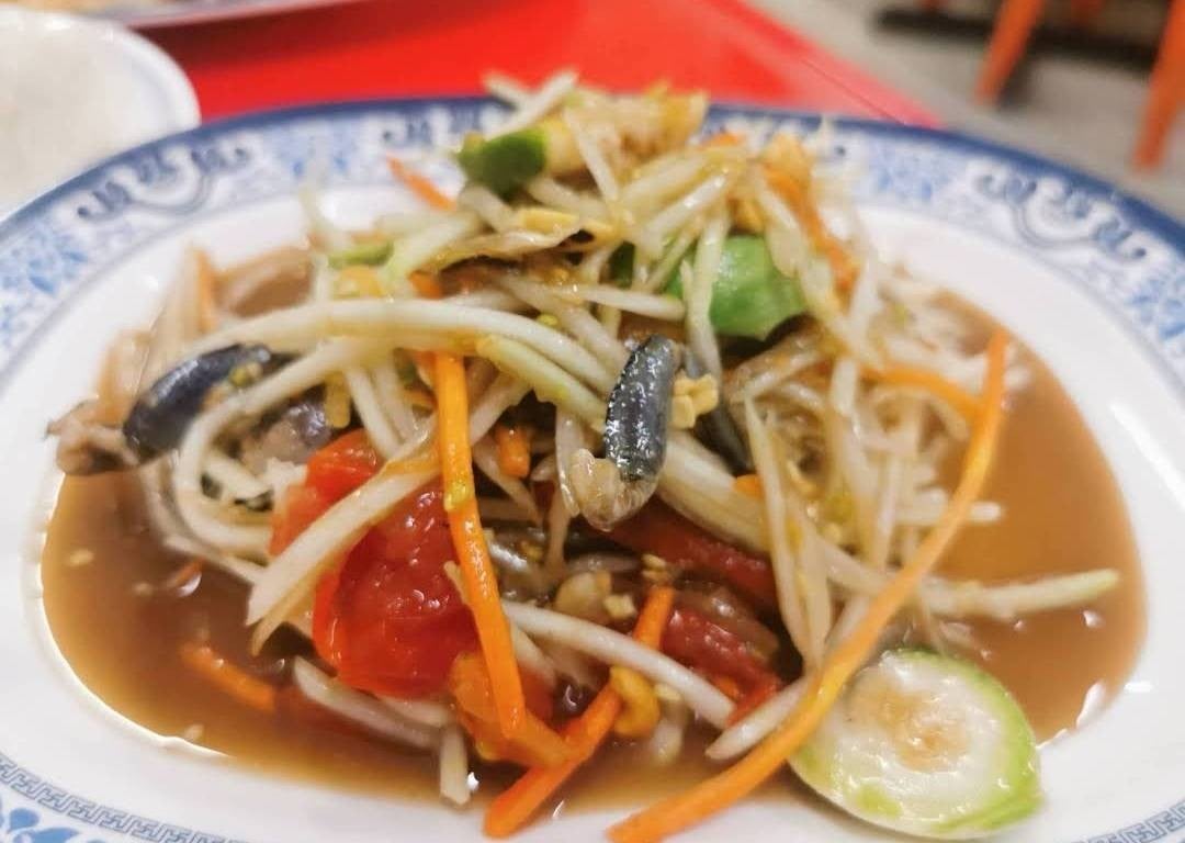 รูป ส้มตำเจ๊แดงสามย่าน ต้นตำหรับ