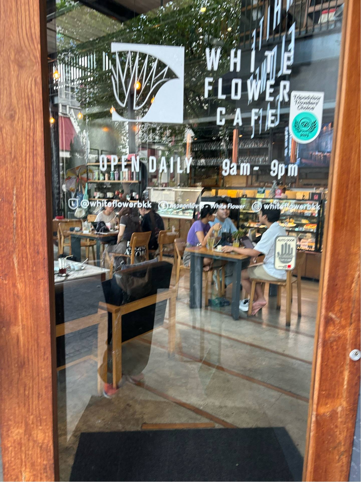 รูป ครัวดอกไม้ขาว สามย่าน