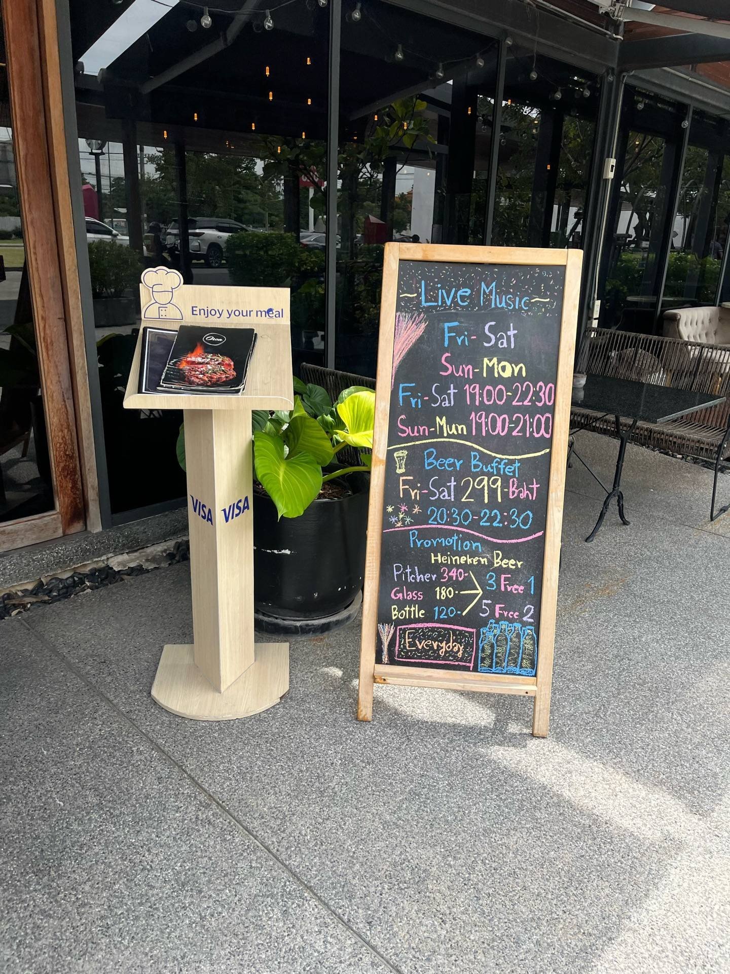 รูป Orca Baker & Butcher ลาซาลอเวนิว