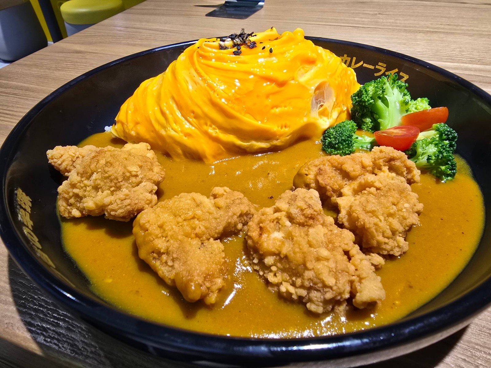 JK ข้าวห่อไข่แกงกะหรี่ไก่คาราเกะ ร้าน Meet Moon Curry Omurice G Tower