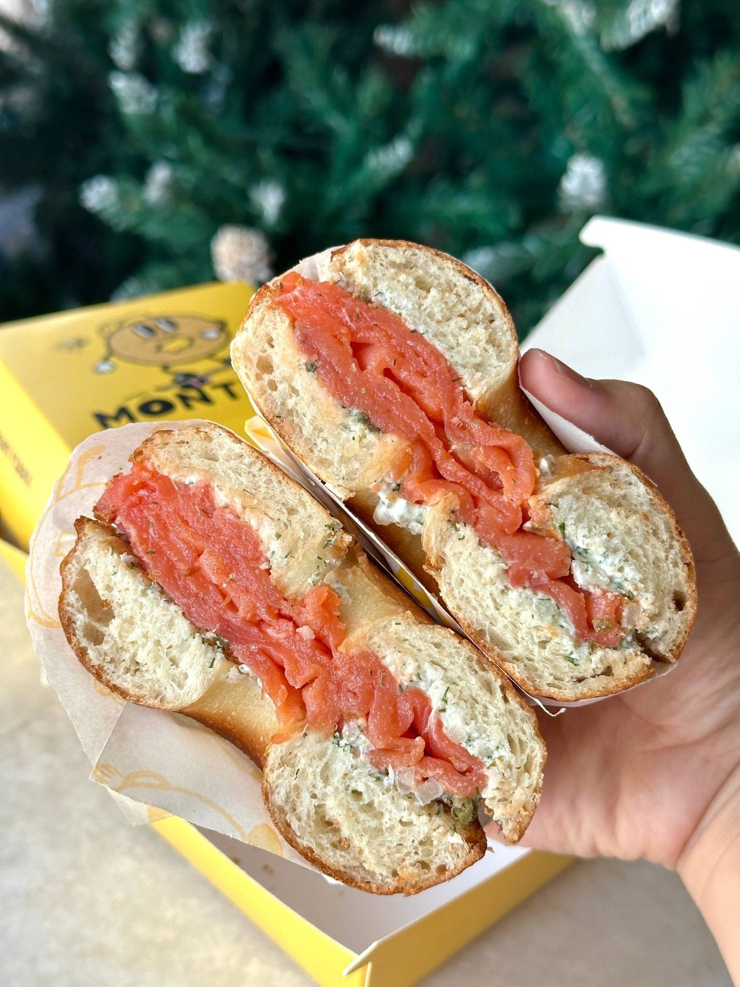 Salmon Bomb Bagel Sandwich ร้าน MONTY’S