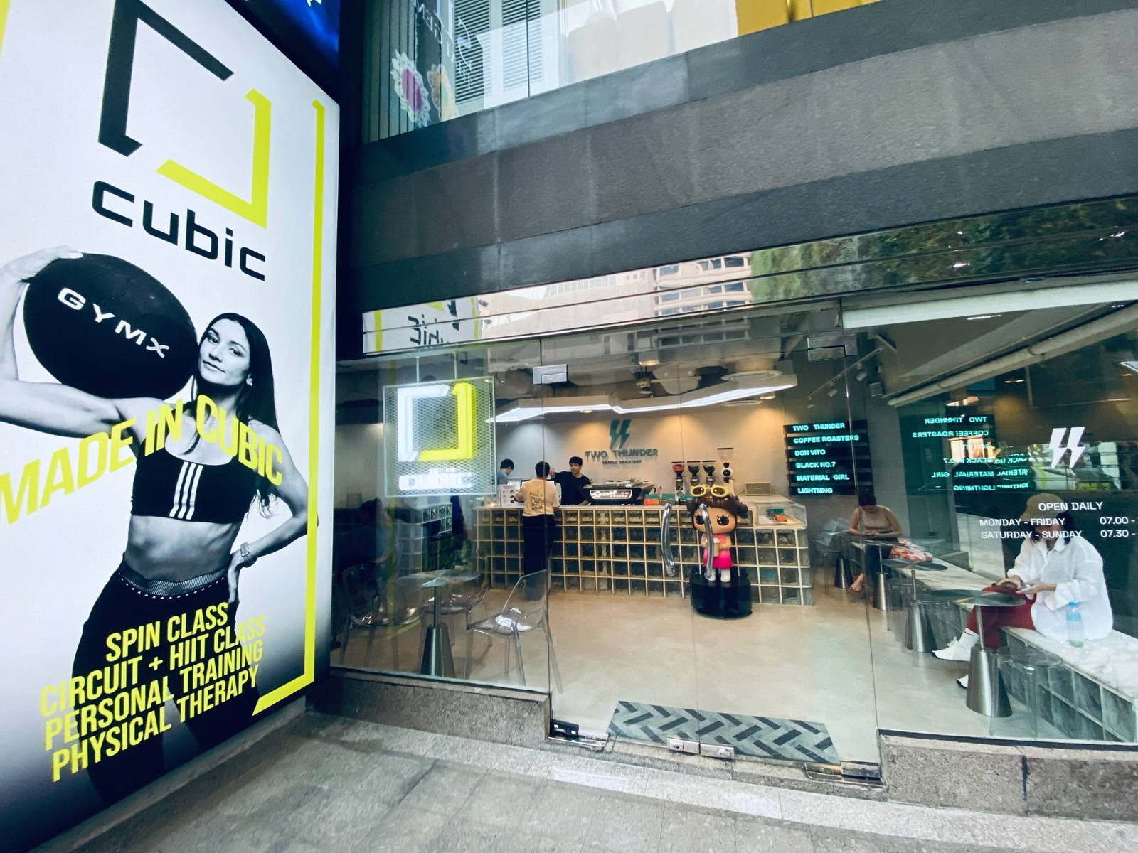 รูป Two Thunder Coffee Roasters - Chit Lom