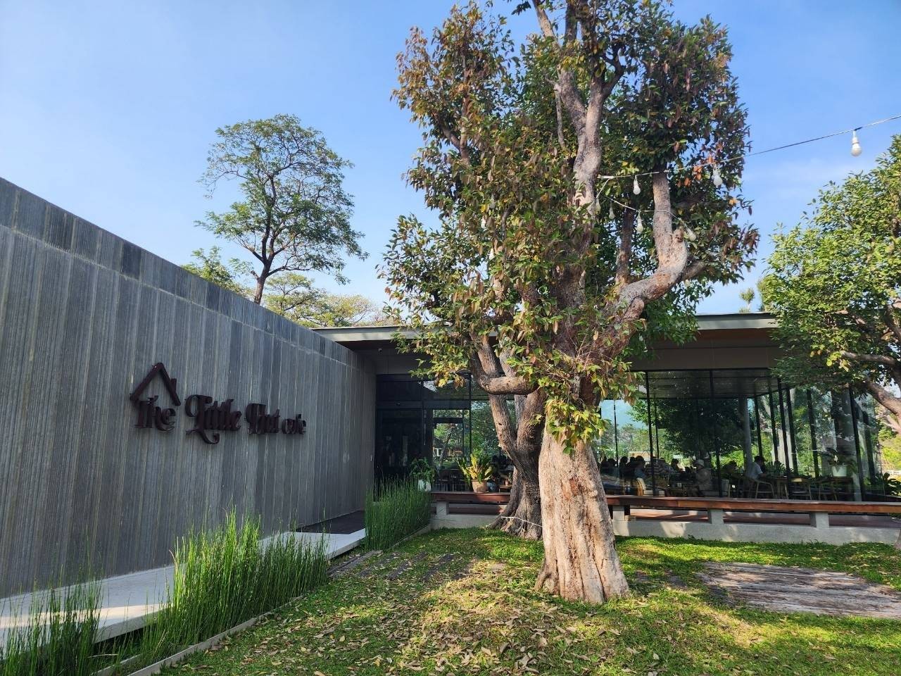 รูป the little hut by tolo cafe