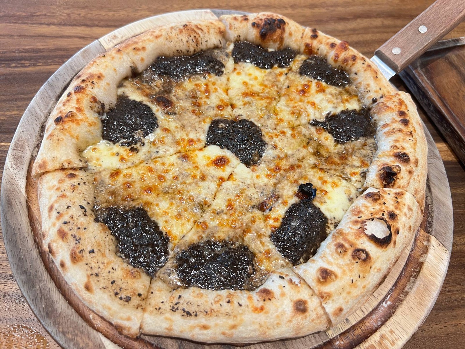 พิซซ่าทรัฟเฟิล ร้าน Fam Time Mega Bangna