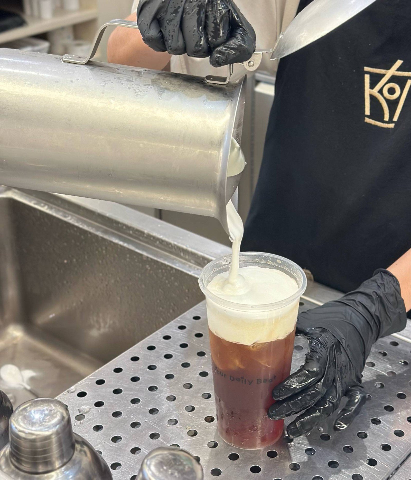 Black Tea Macchiato ร้าน KOI Thé เดอะมอลล์ บางแค