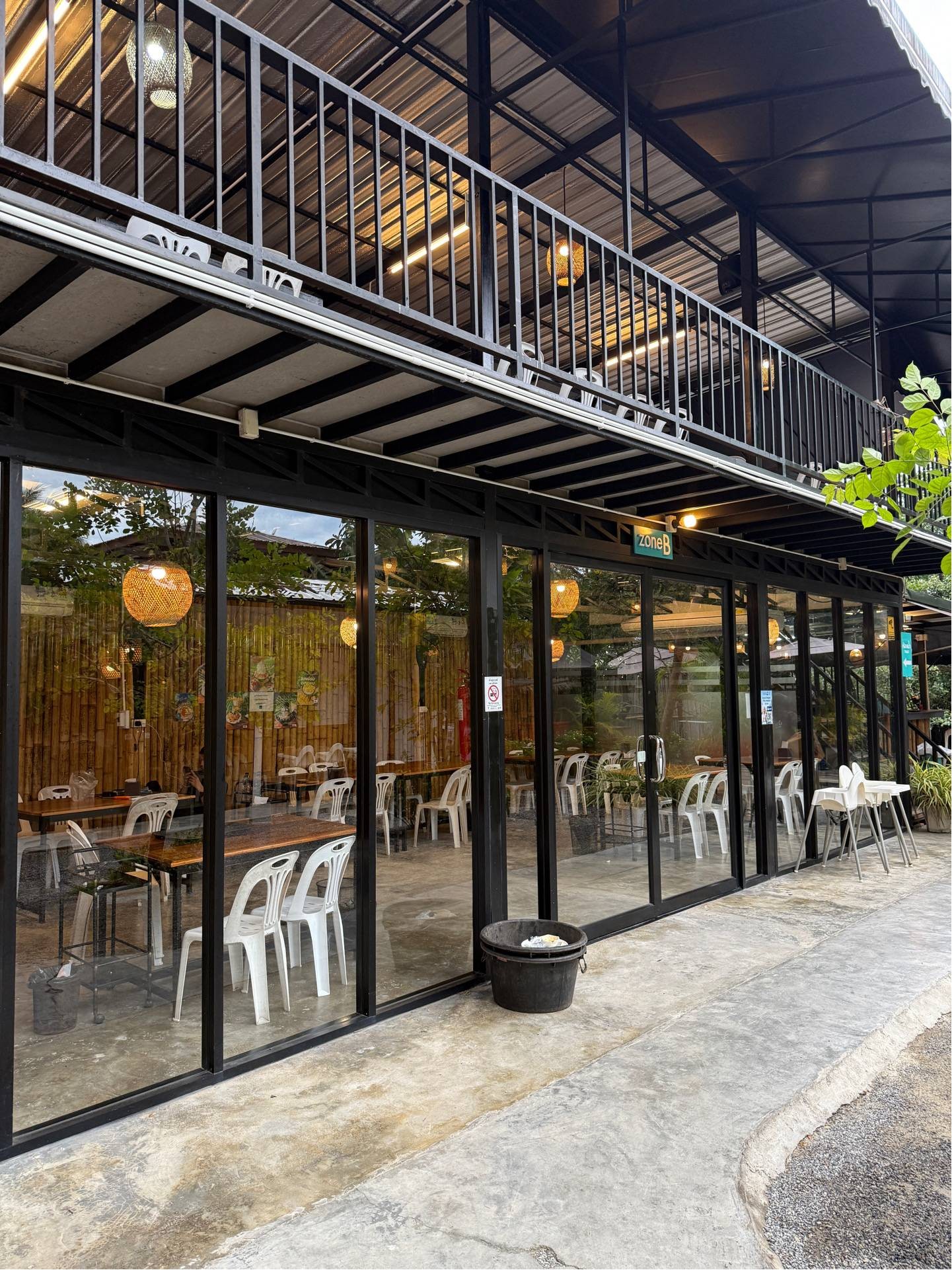 รูป บ้านเล Seafood & Café