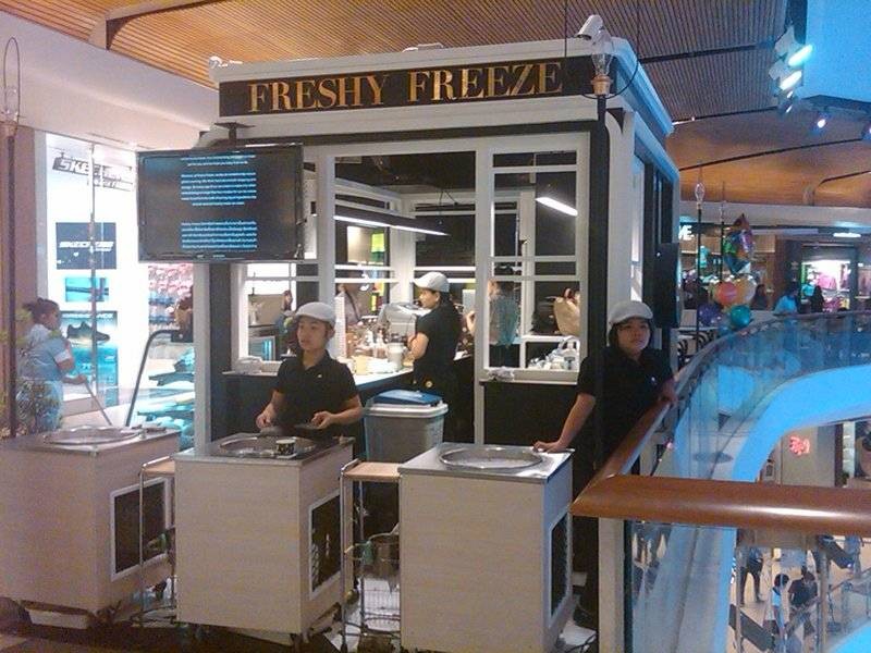 รีวิว FRESHY FREEZE เซ็นทรัล ลาดพร้าว - ไอศครีมผัดแบบใหม่ เนื้อเนียนจากไนโตรเจนเหลว
