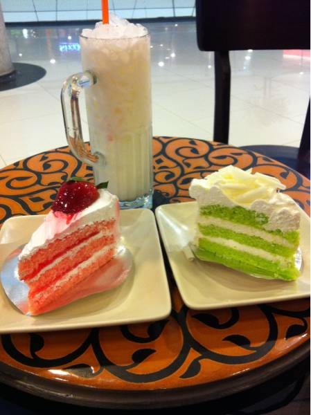 รีวิว Colette Cafe' - Homemade เค้กอร่อยมากค่ะ
