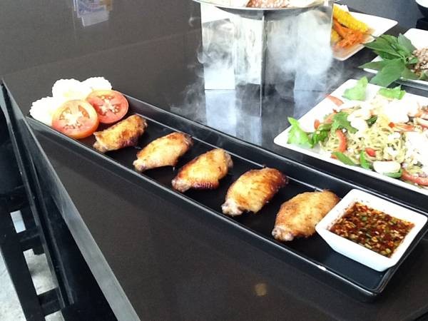 รีวิว ตำเย็น Isan deli, Bar & Bistro - ร้านส้มตำแบบโมเดิร์น