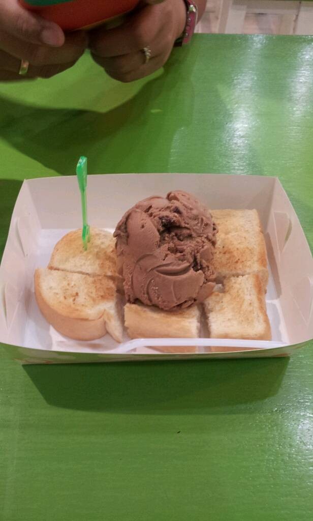 รีวิว Hi-milk - ร้านขนมปังปิ้งนมสดมีไอสครีมด้วย
