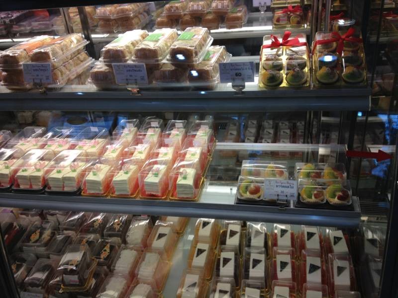 รีวิว Rye Bakery 1981 (R1) ตลาดปากน้ำ R1 - เค้กชอคโกแลตนมสดทานกับชาพีชอร่อยเว่อร์