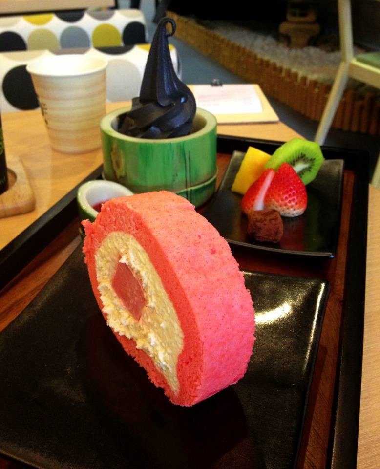 รีวิว Kyo Roll En เกตเวย์ เอกมัย - ไอติมถ่านไม่เวิร์คนัก แต่โรลเค้ก ...