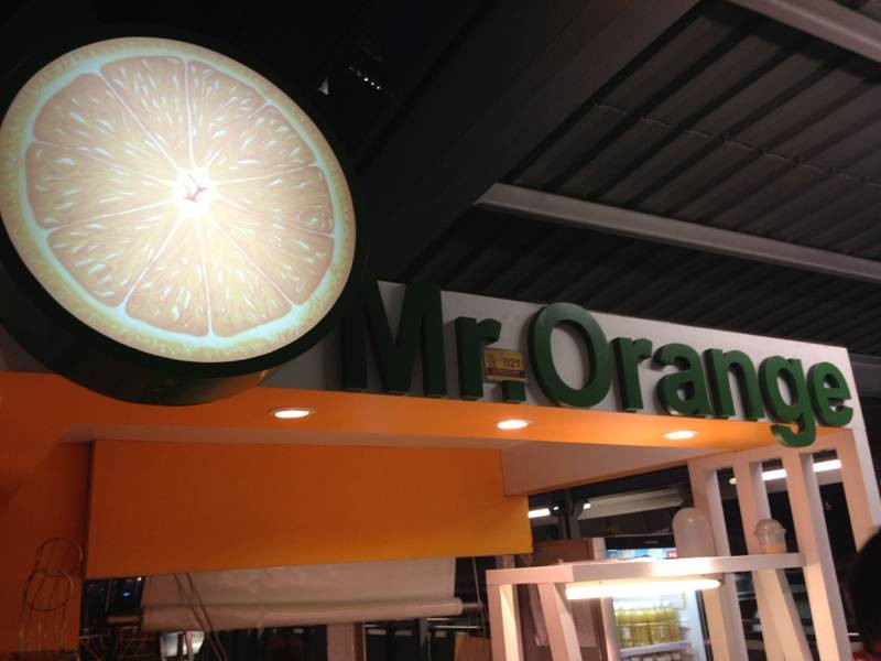 รีวิว Mr.Orange - น้ำส้มคั้นสดๆ สดชื่นนนนบนบีทีเอสอโศก - Wongnai