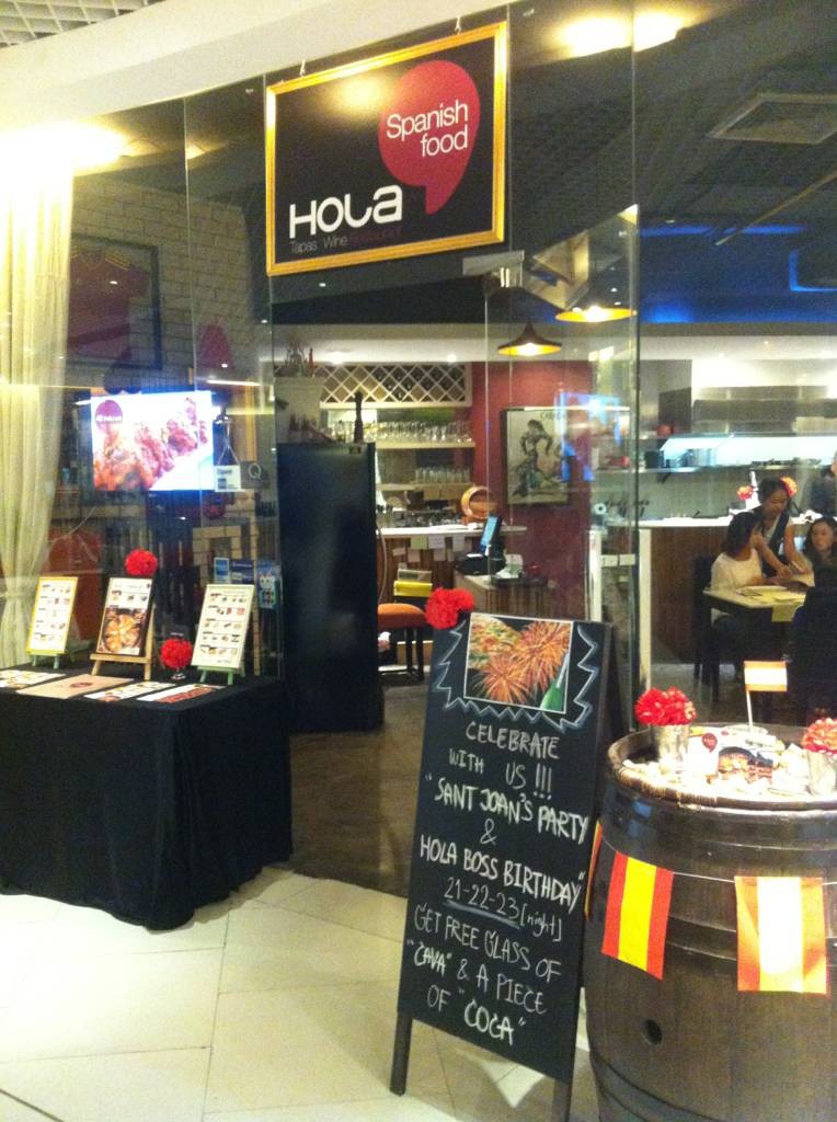 รีวิว Hola Tapas & Wine Restaurant - เปิดโลกอาหารสเปน อร่อยไปอีกแบบ