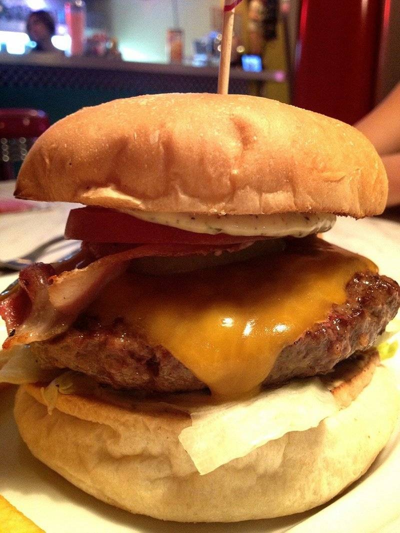 รีวิว Buddy Boys' Diner - Burger Steak บรรยากาศยุค 80 - Wongnai
